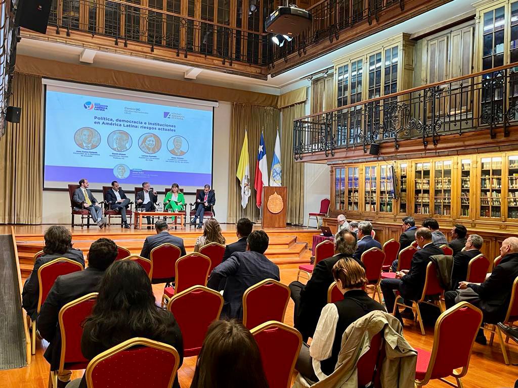 Académica y experta en relaciones internacionales, Lorena Oyarzún ... Académica y experta en relaciones internacionales, Lorena Oyarzún ...